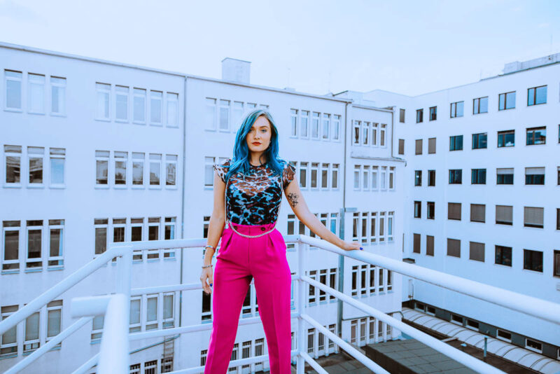 IMY2 - Band - Newcomer - Nashville - Trio - the HEG